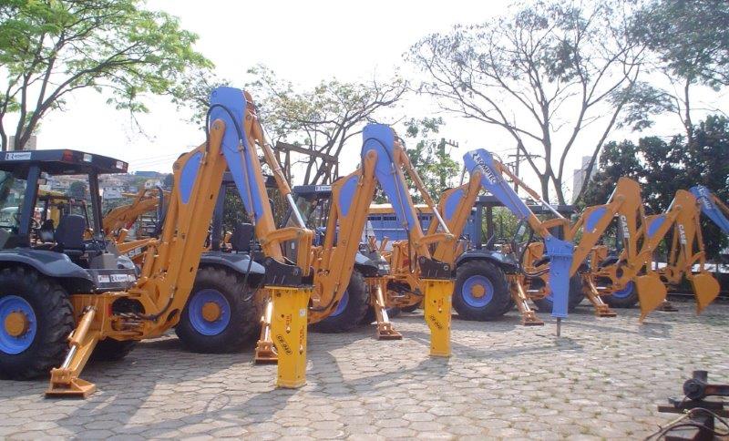 Aluguel de Retroescavadeira com Rompedor - Romptec - Locação, Demolição ...